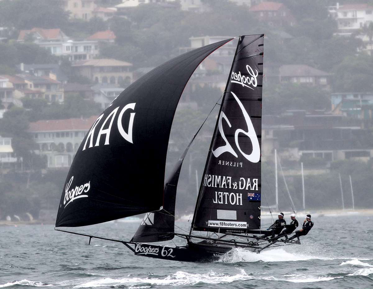 Latest 18ft Skiff for Rag & Famish Hotel - MySailing