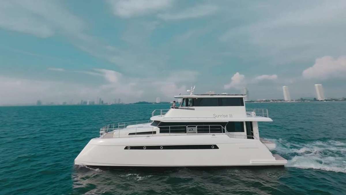 The first of the Longreach Power Catamarans Launch - MySailing