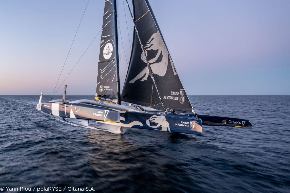Ultims - The Maxi Edmond de Rothschild heads for shelter in the Azores - MySailing
